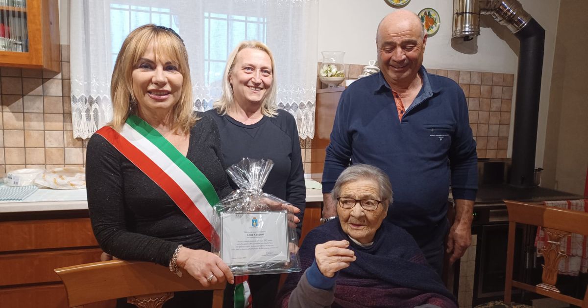 Comune di Latina - La festa per i 102 anni di Leda Cecconi